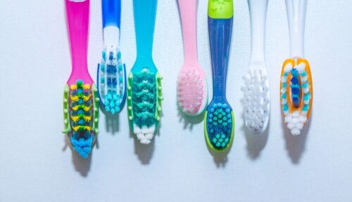 How to Choose the Right Toothbrush and Toothpaste - Kaufman Dentistry